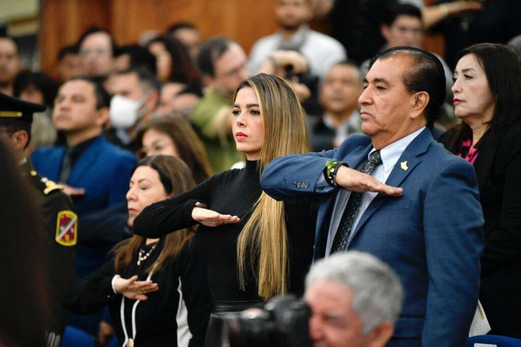 Senadora Ruth González acompaña a diputados en la presentación de su ...